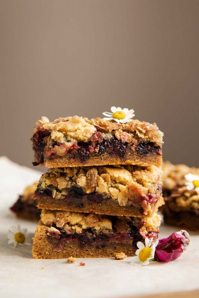 The BEST Mulberry Pie Bars Recipe - Desserts & Drinks