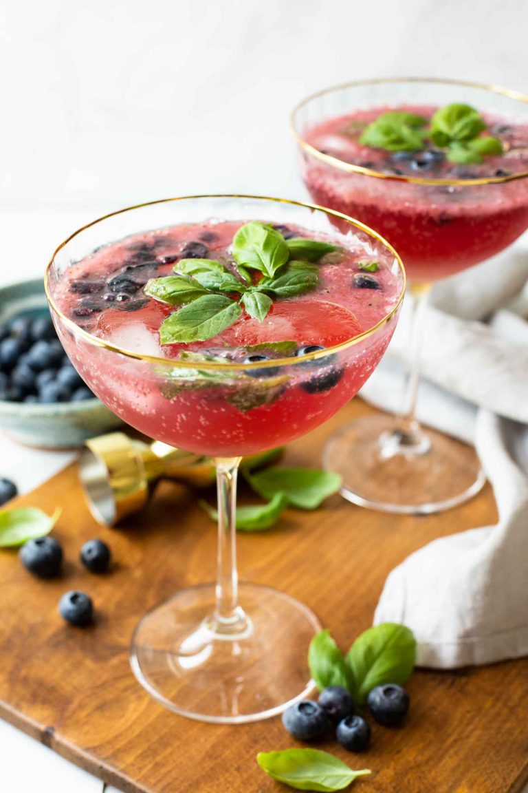 Blueberry Gin Basil Smash Cocktail Recipe - Desserts & Drinks