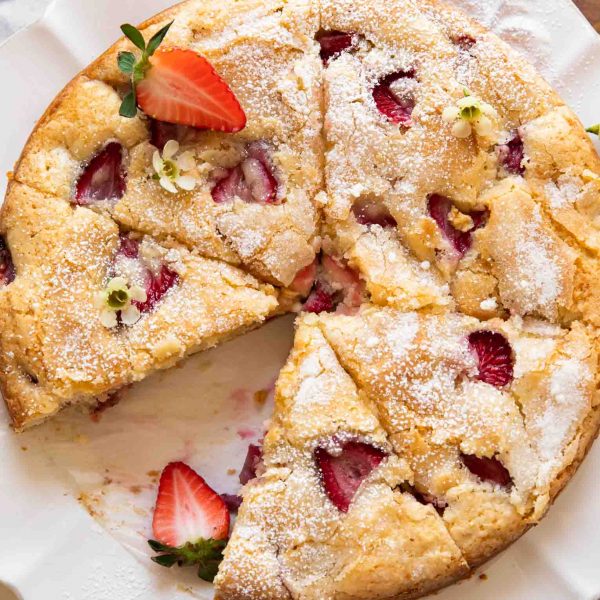 French Strawberry Cake - Desserts & Drinks