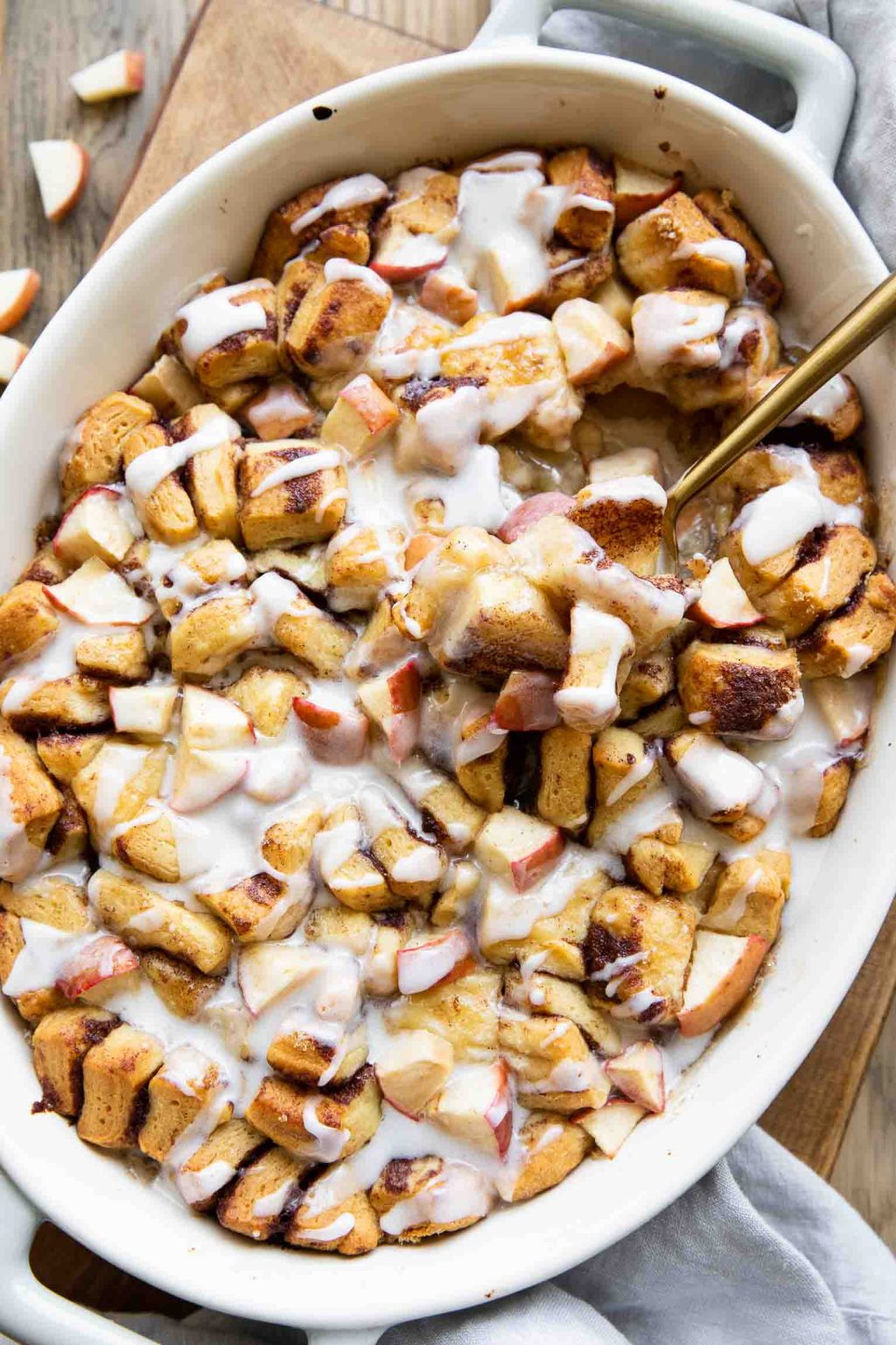Apple Pie Filling Cinnamon Rolls - Desserts & Drinks