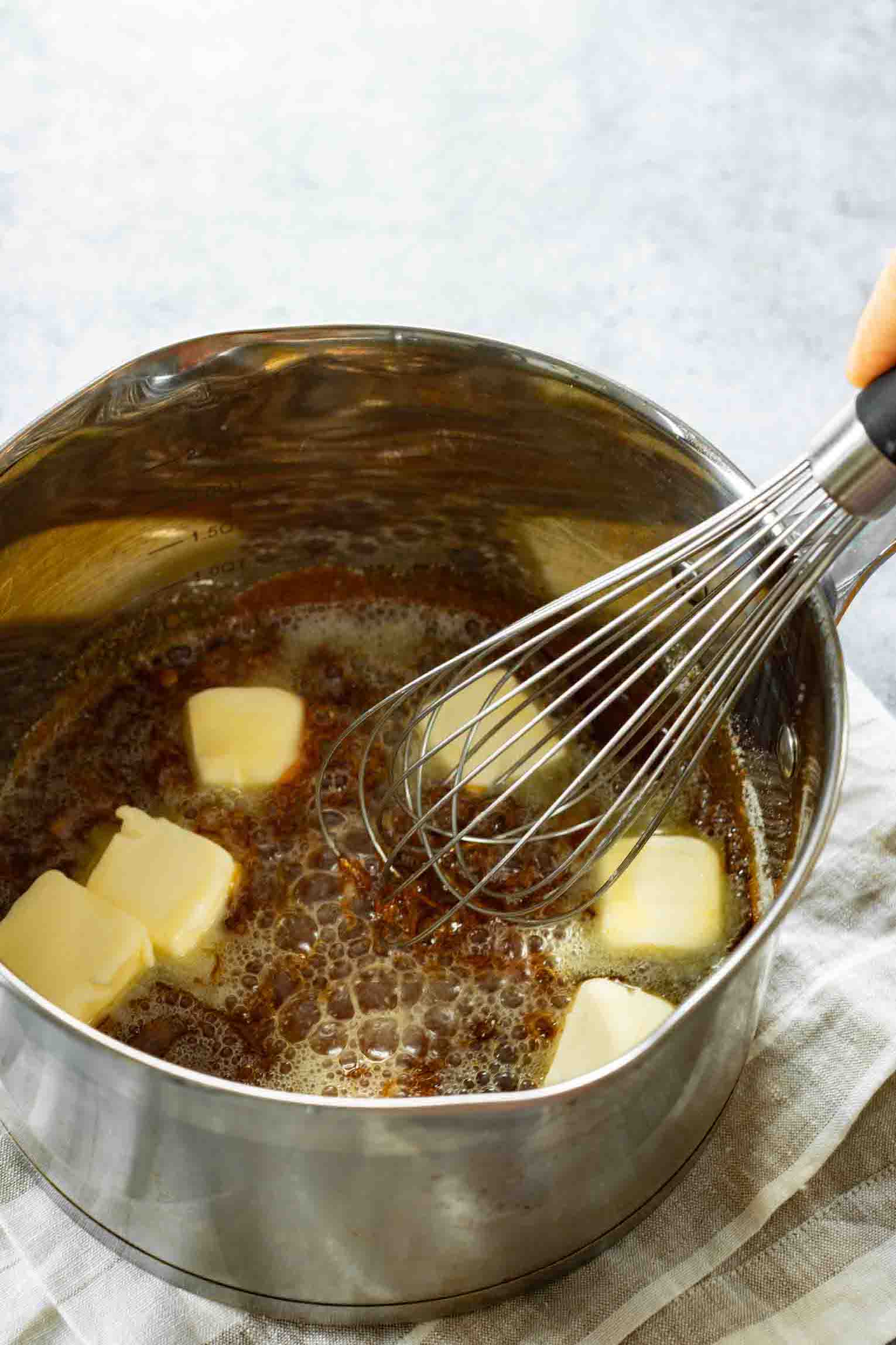 The BEST Turtle Pie Recipe - Desserts & Drinks