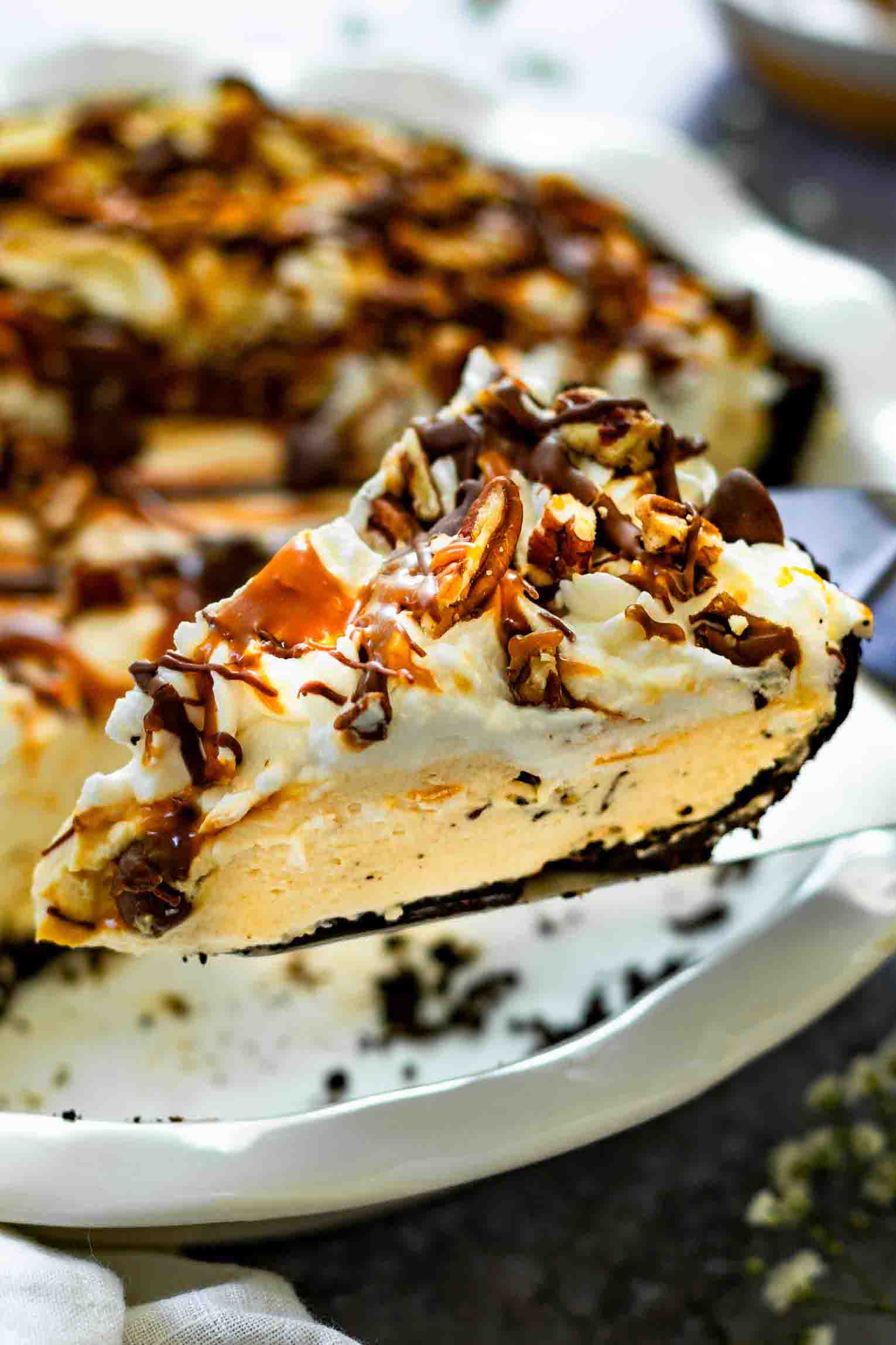 The BEST Turtle Pie Recipe - Desserts & Drinks