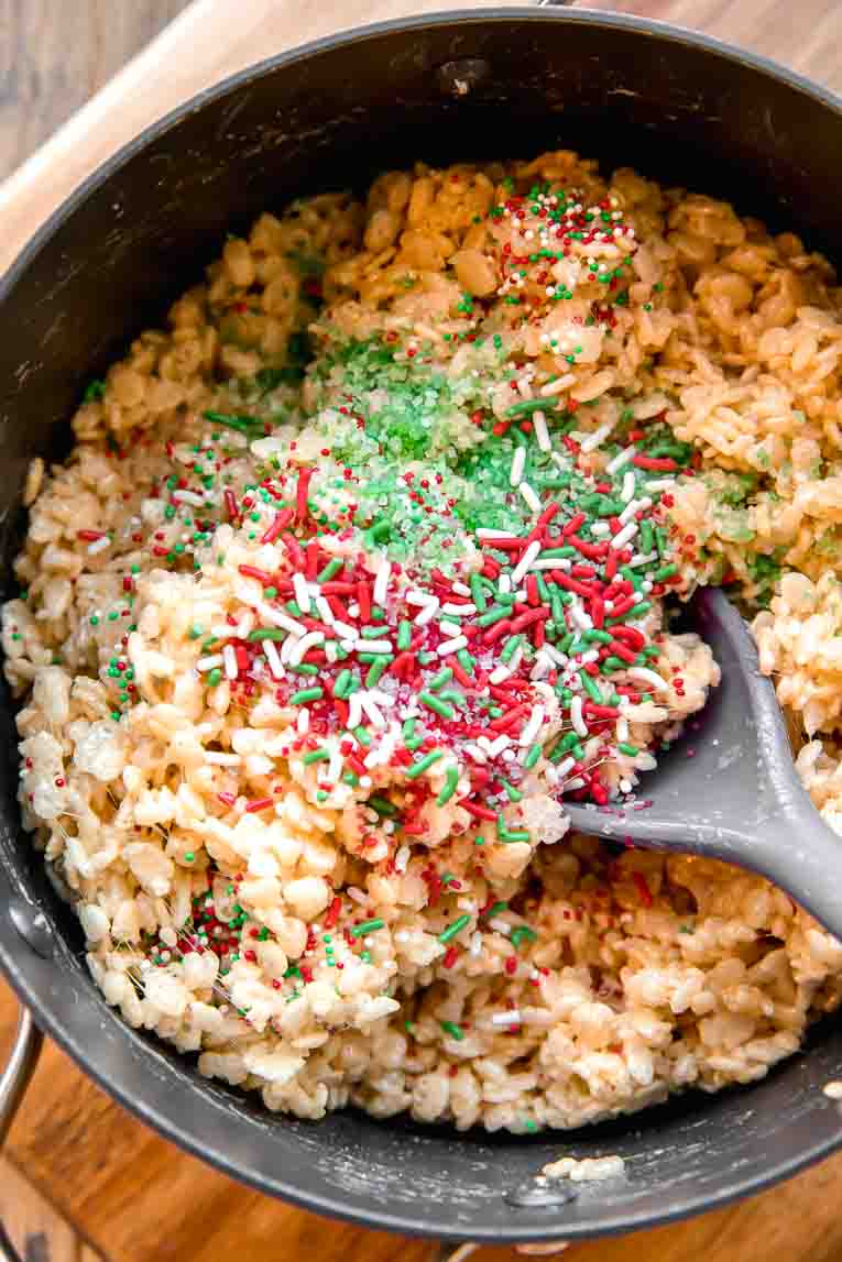 Christmas Rice Krispies Treats (Easy Recipe) - Desserts & Drinks