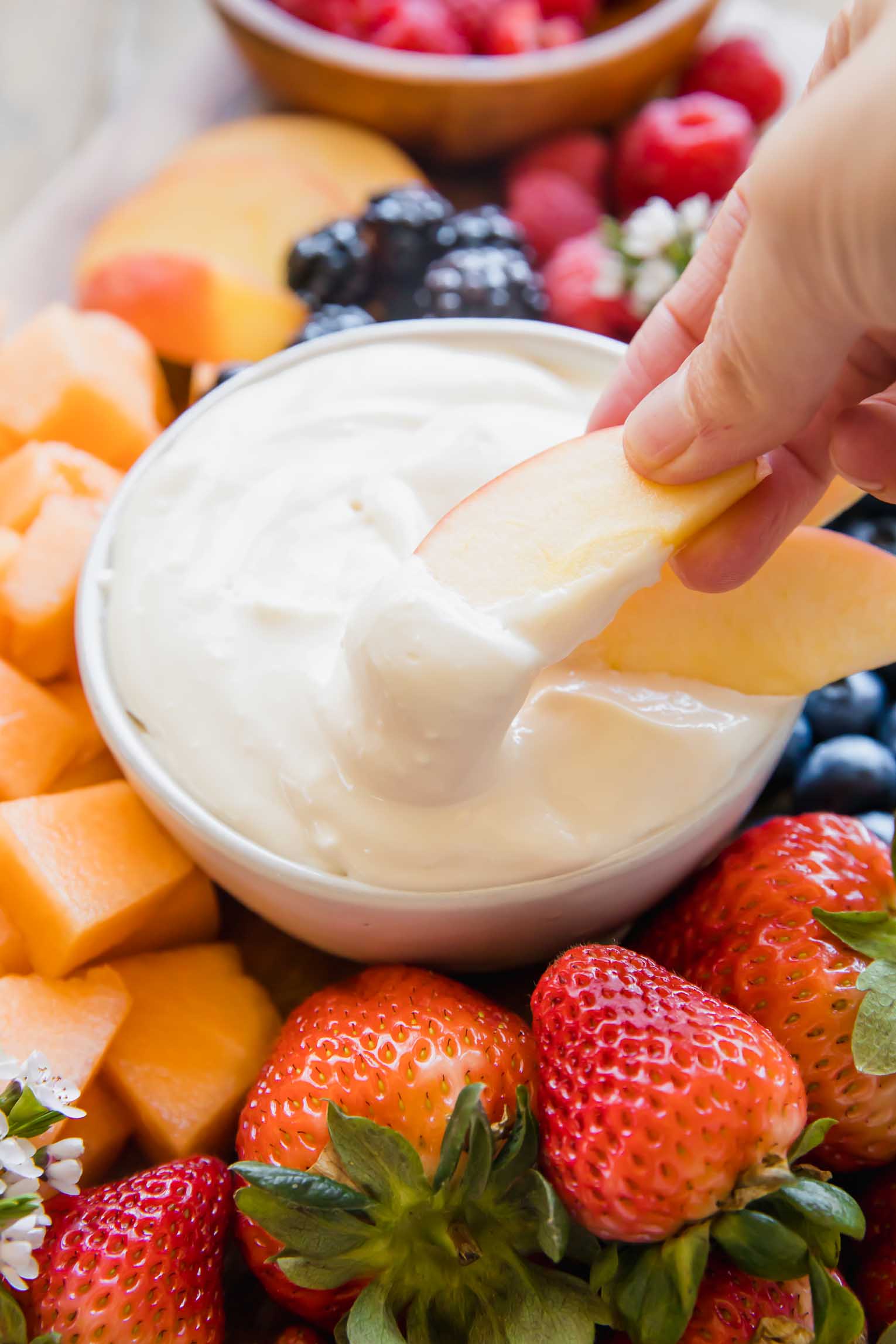 Cream Cheese Fruit Dip (3 Ingredients) - Desserts & Drinks