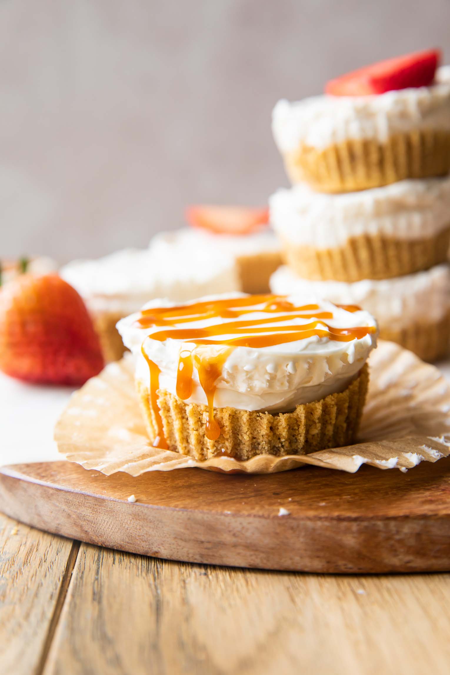 No-Bake Mini Cheesecake Bites - Desserts & Drinks