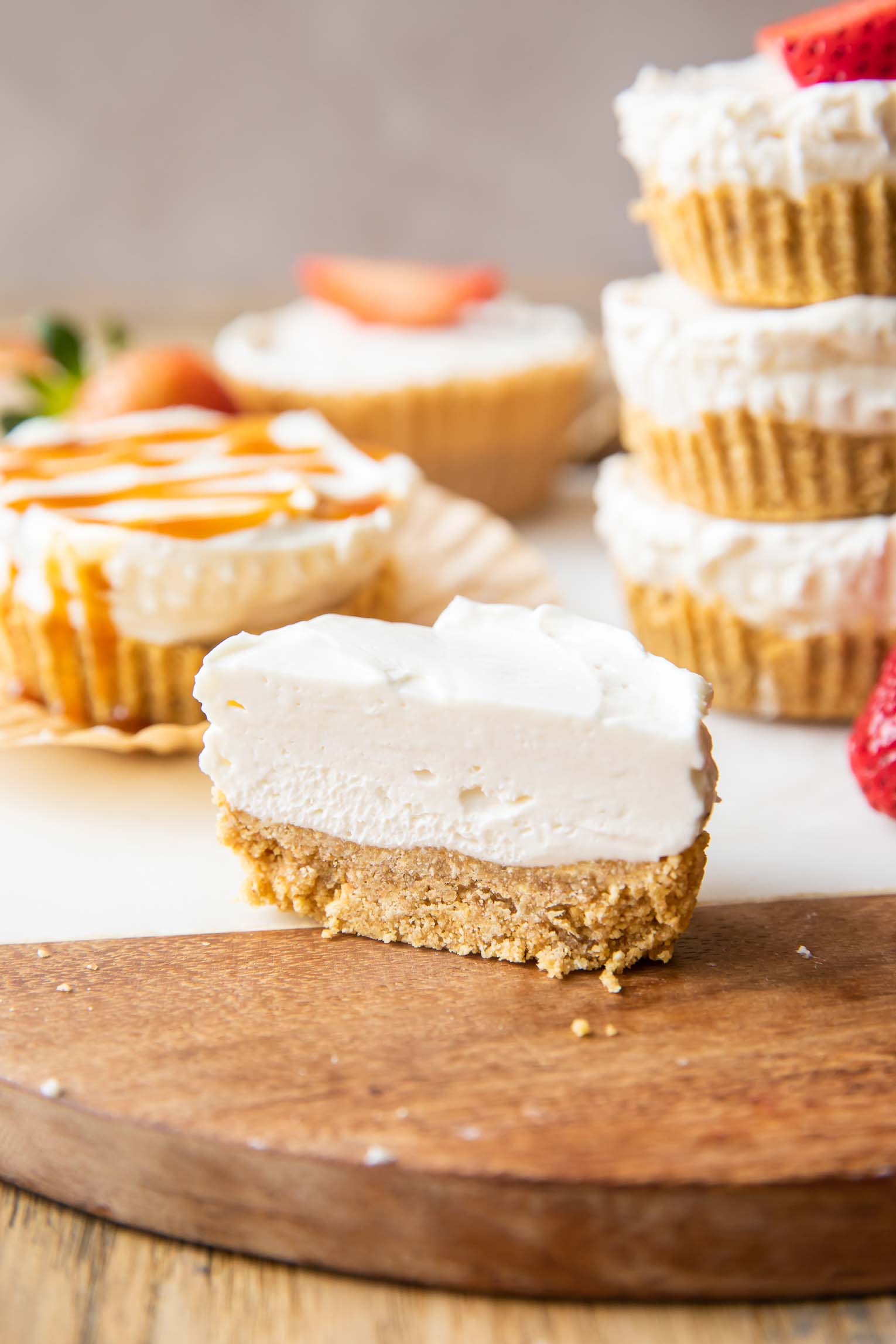 No-Bake Mini Cheesecake Bites - Desserts & Drinks