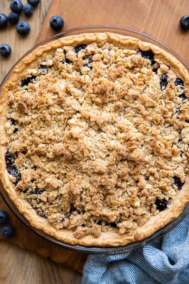 Easy Blueberry Crumble Pie - Desserts & Drinks
