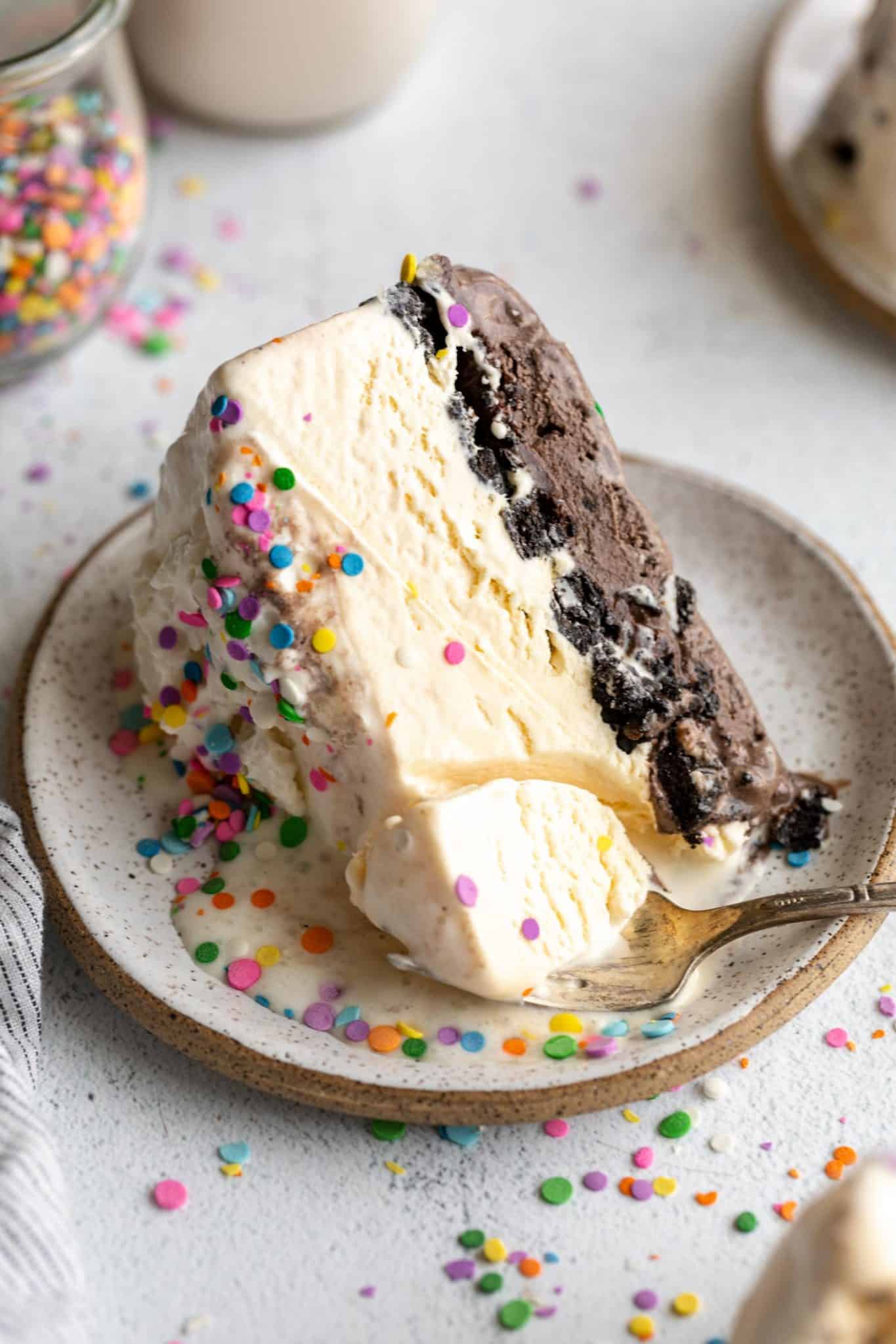 Ice Cream Cake (Very Easy Recipe) - Desserts & Drinks