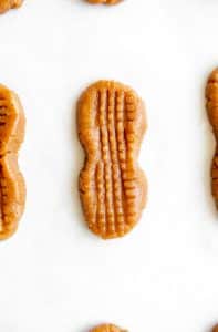 Homemade Nutter Butter Cookies (Easy Recipe) - Desserts & Drinks
