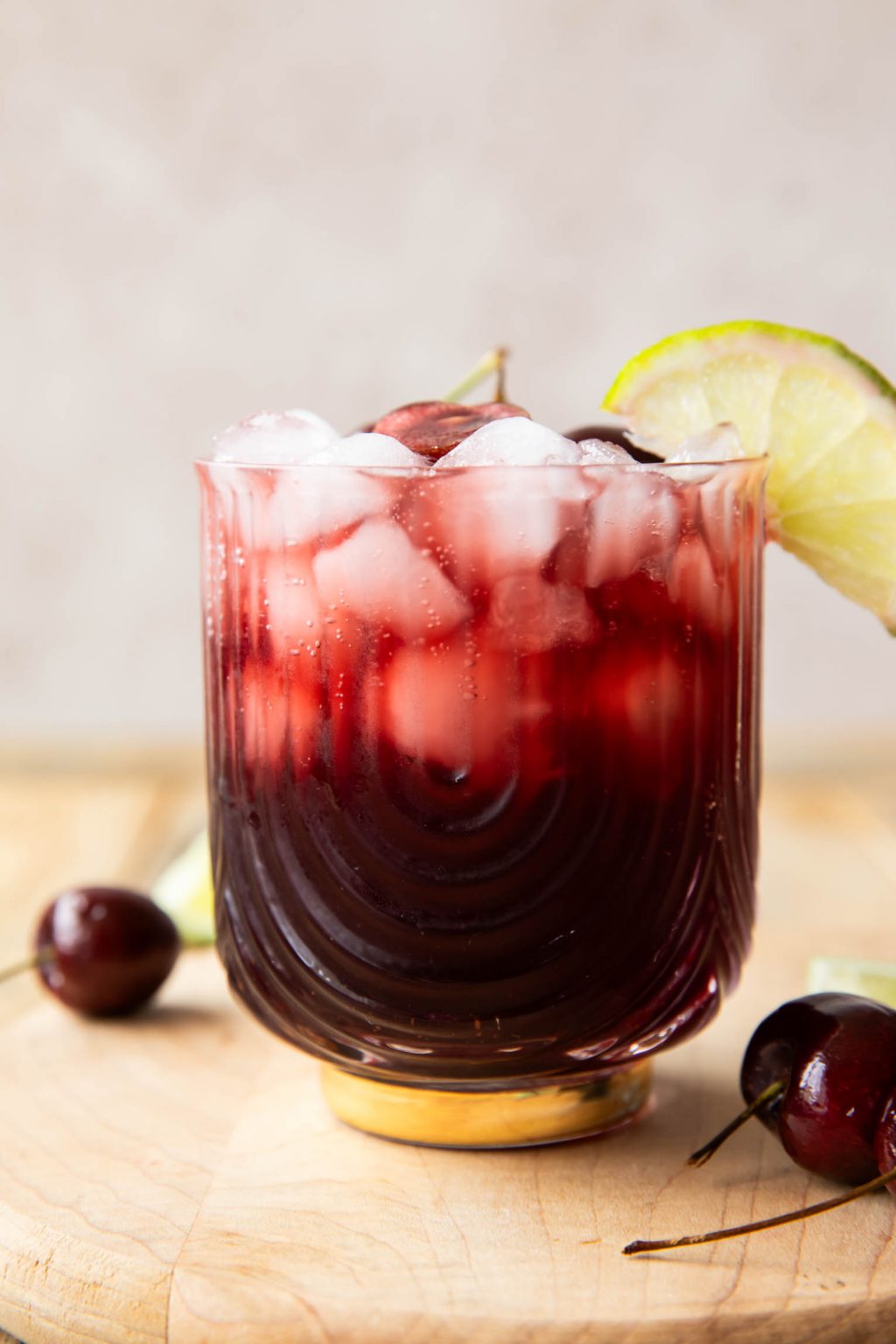 Tart Cherry Juice Mocktail (Sleepy Girl Mocktail) - Desserts & Drinks