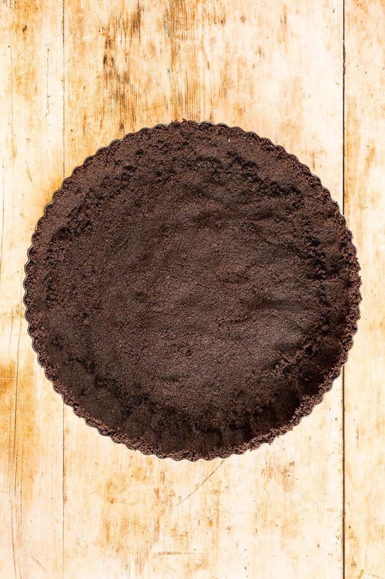 Dark Chocolate Tart with Oreo Crust - Desserts & Drinks